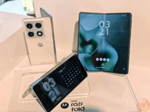Honor Magic V5 Offers More for Less, While Motorola Razr Ultra 2026 ...