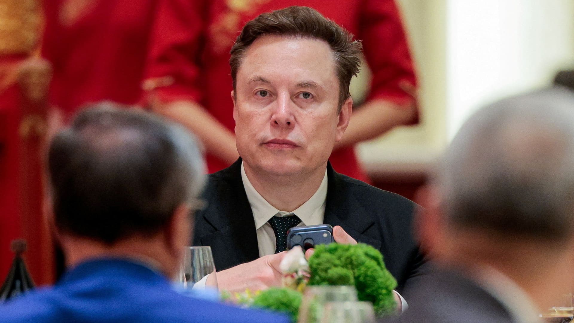 SpaceX IPO Ignites Trillionaire Bets, Musk’s 2027 Milestone Now Looks Real