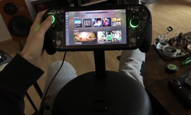 Gaming Pillow Tries to Fix Handheld Fatigue, but Not Everyone Will ...